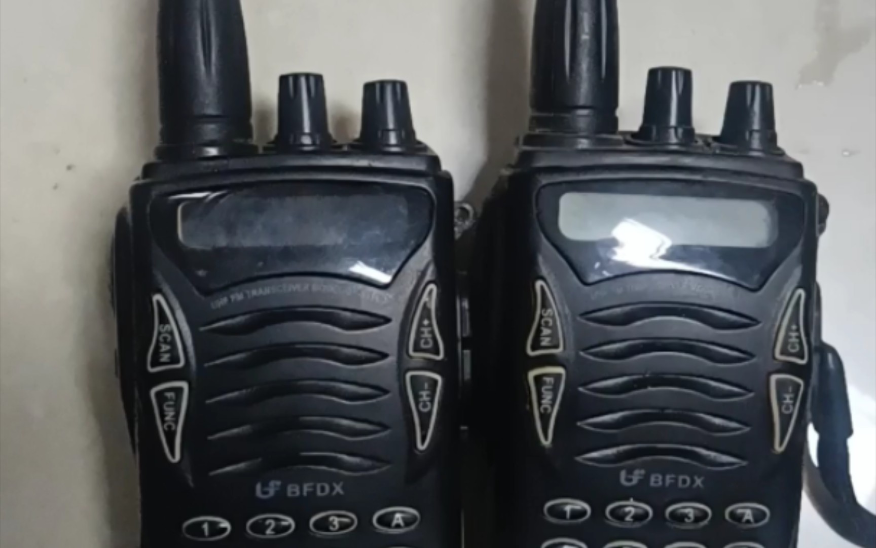 对讲机拆解。满满的黑科技。小身躯里面藏着大智慧。