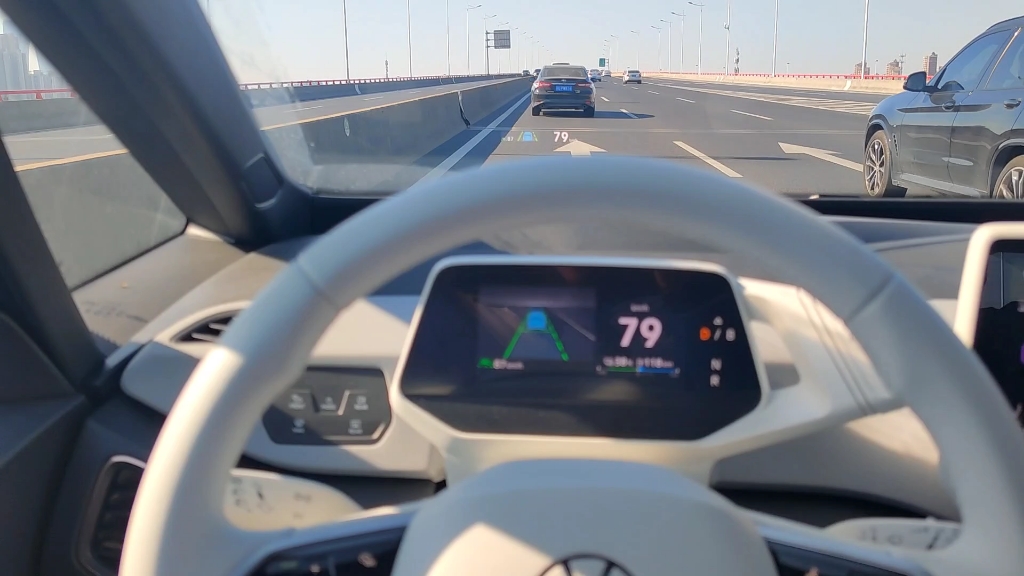 大众的L2辅助驾驶不是一般的稳,第一次开ID3,开启半自动辅助驾驶,走...