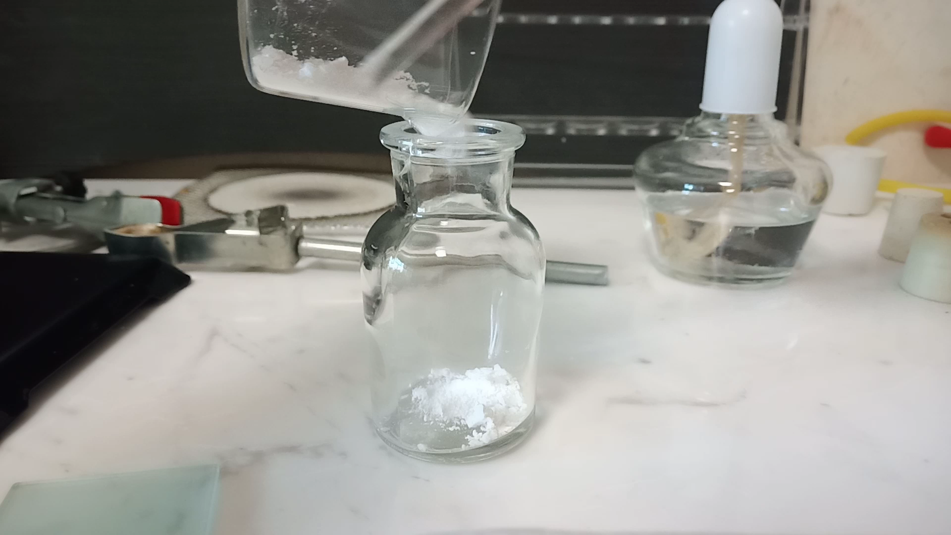 干燥的氢氧化钙固体也能和二氧化碳反应!