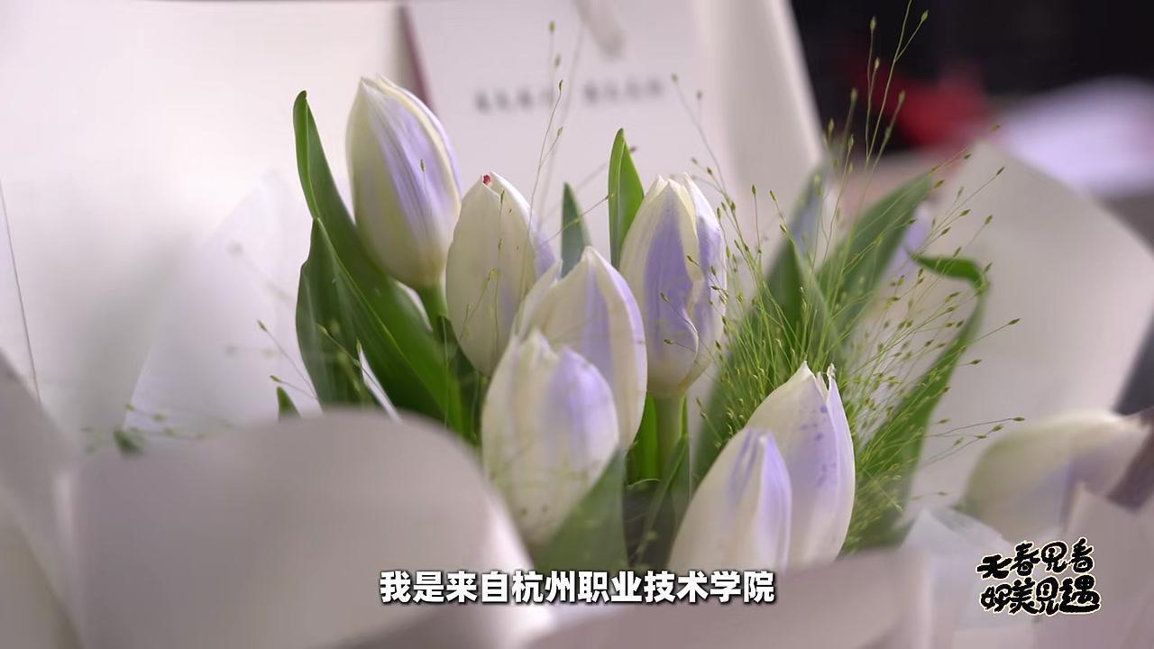 ..."沈泽群是杭州职业技术学院康复医疗专业的一位教师,同时也是杭州...