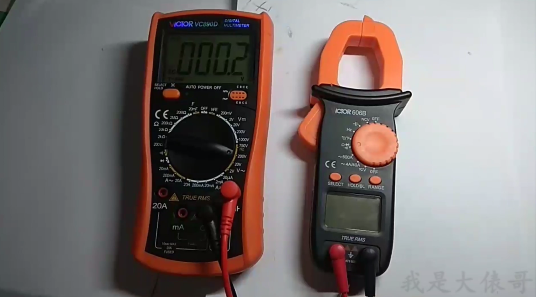 2种不同万用表测电流的方法，一种读数精确一种测量方便