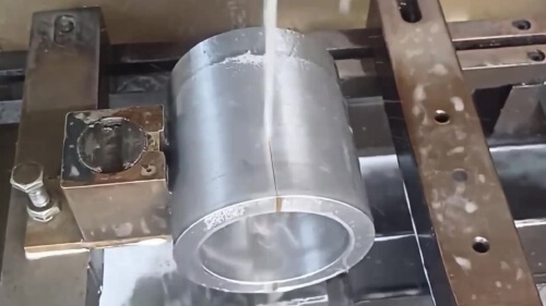 用一根线居然就能切割钢管,真神奇