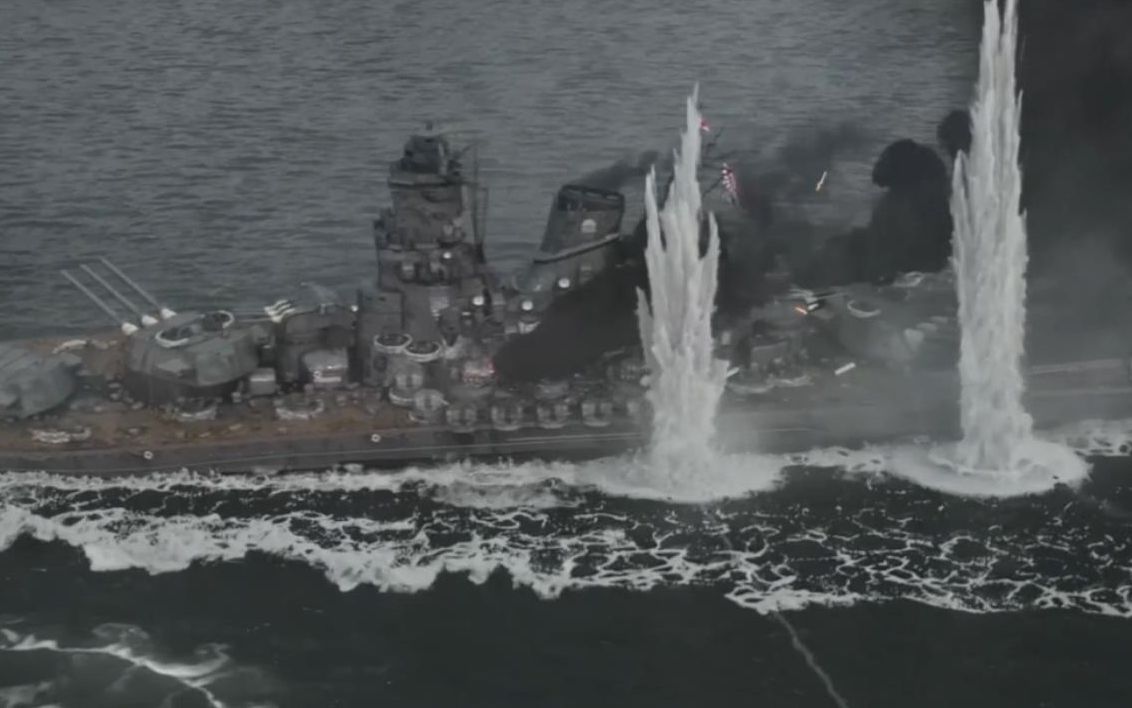 大和号战列舰覆灭的最后时刻 美军飞行员落水被水上飞机快速救起 看...