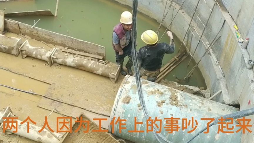 挣点钱真的不容易,凌晨5点多起来抽水,看看在管子的水有多大。