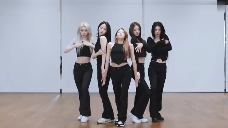 4K镜面 ITZY ImaginaryFriend练习室分段循环画放大替音轨调色扒舞专用