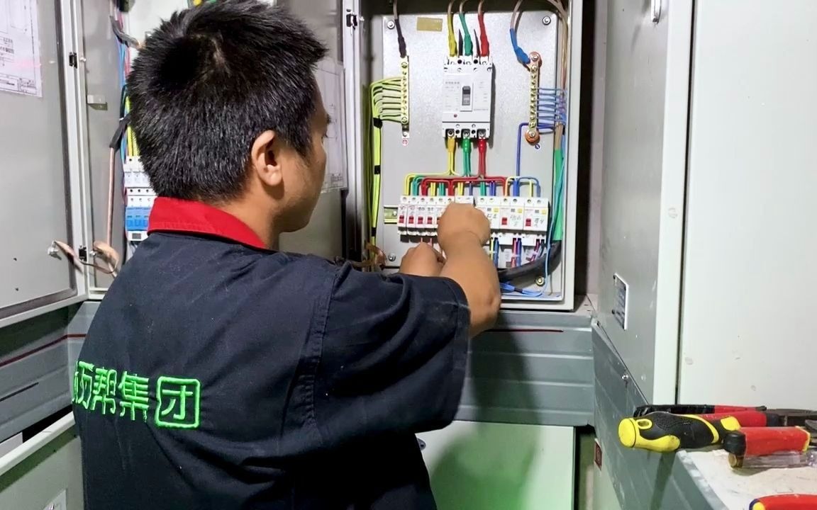 新万帮集团工程维修队-专业为本 使命必达 物业维修医院维修设备维护