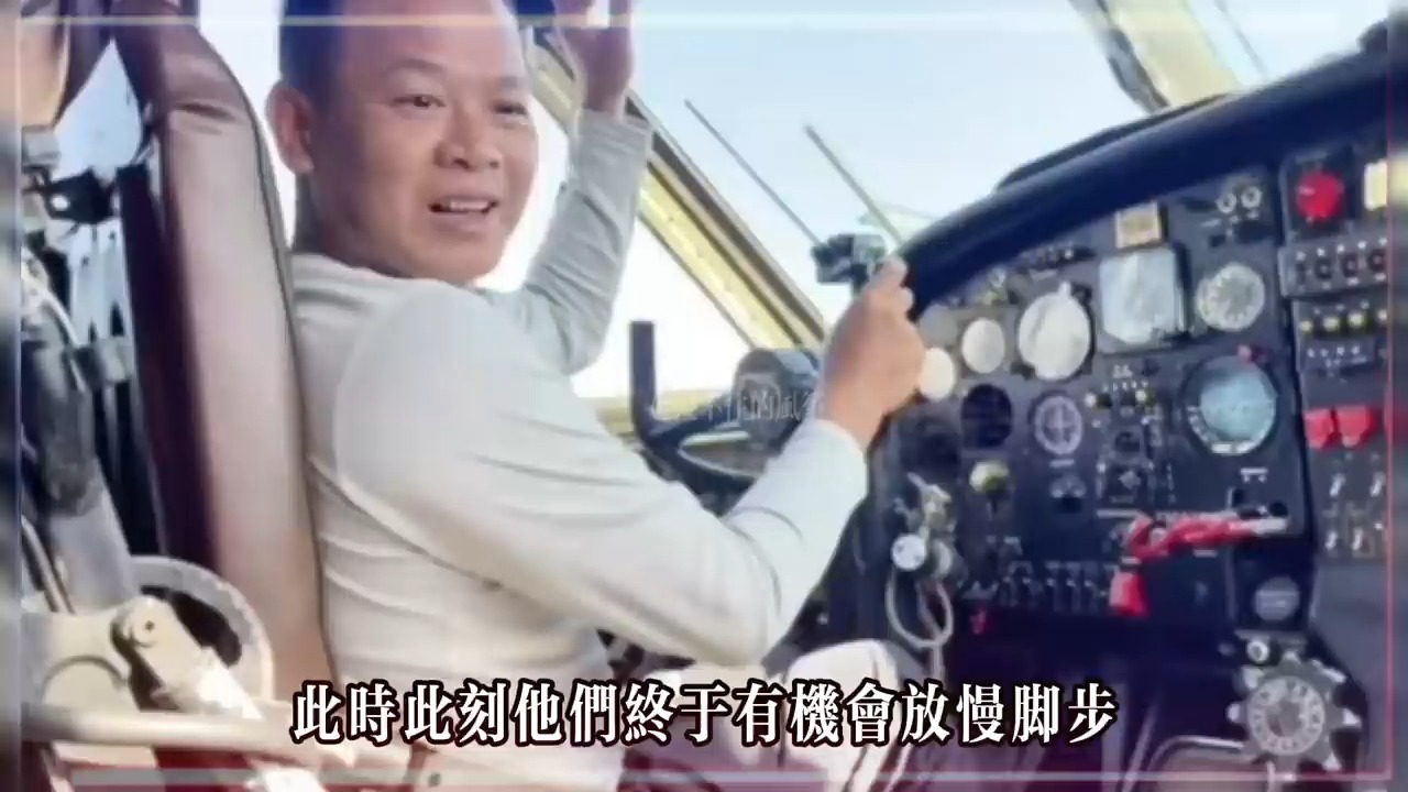 全红婵父母带小弟游军事博览园,小弟帅气外貌成亮点,婵宝与哥哥全...