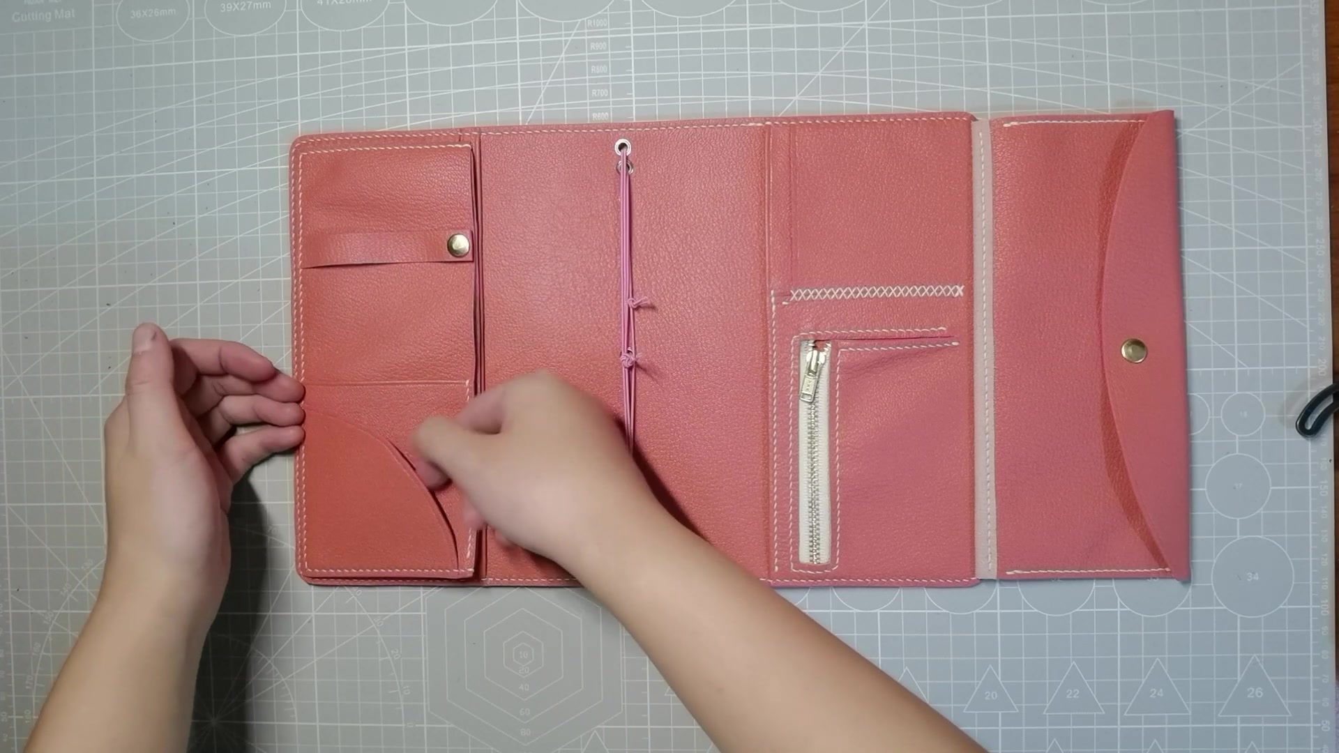 【HelloMay】鸵鸟豆豆皮、法羊与小羊皮做的本皮们 || 手作展示 || 皮料...