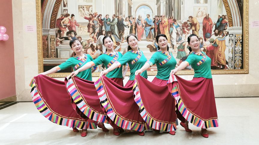 热情欢快的藏族舞《洗衣歌》留下一代人的记忆,永不过时!