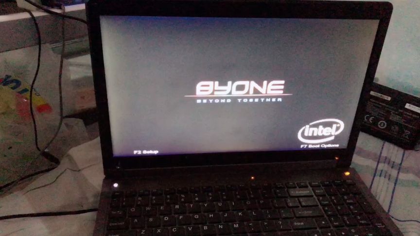 电脑卡在这里了按f2或f7都没用