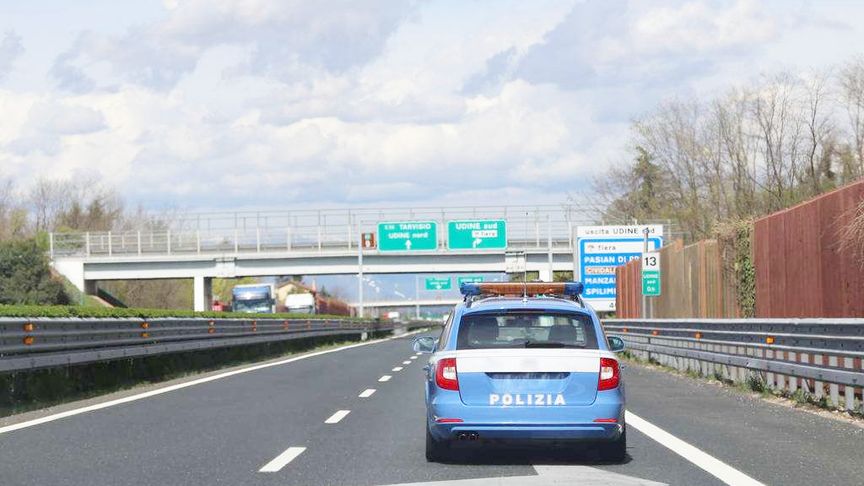 自动挡的车行驶的时候能不能挂倒档?老司机:你在开玩笑?