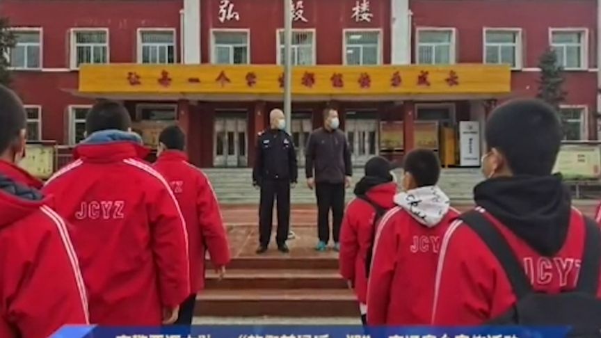 太原:交警晋源大队走进校园,精心准备宣传单,开展交通安全宣传