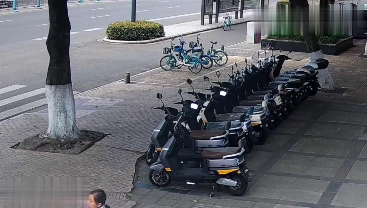 【外卖骑手车速过快酿事故,受伤还负全责】