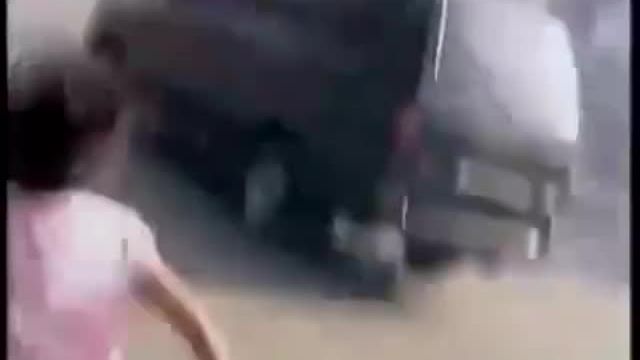 2004年印尼海啸来袭时有人录下,人为什么逃不掉?约27W人丧生