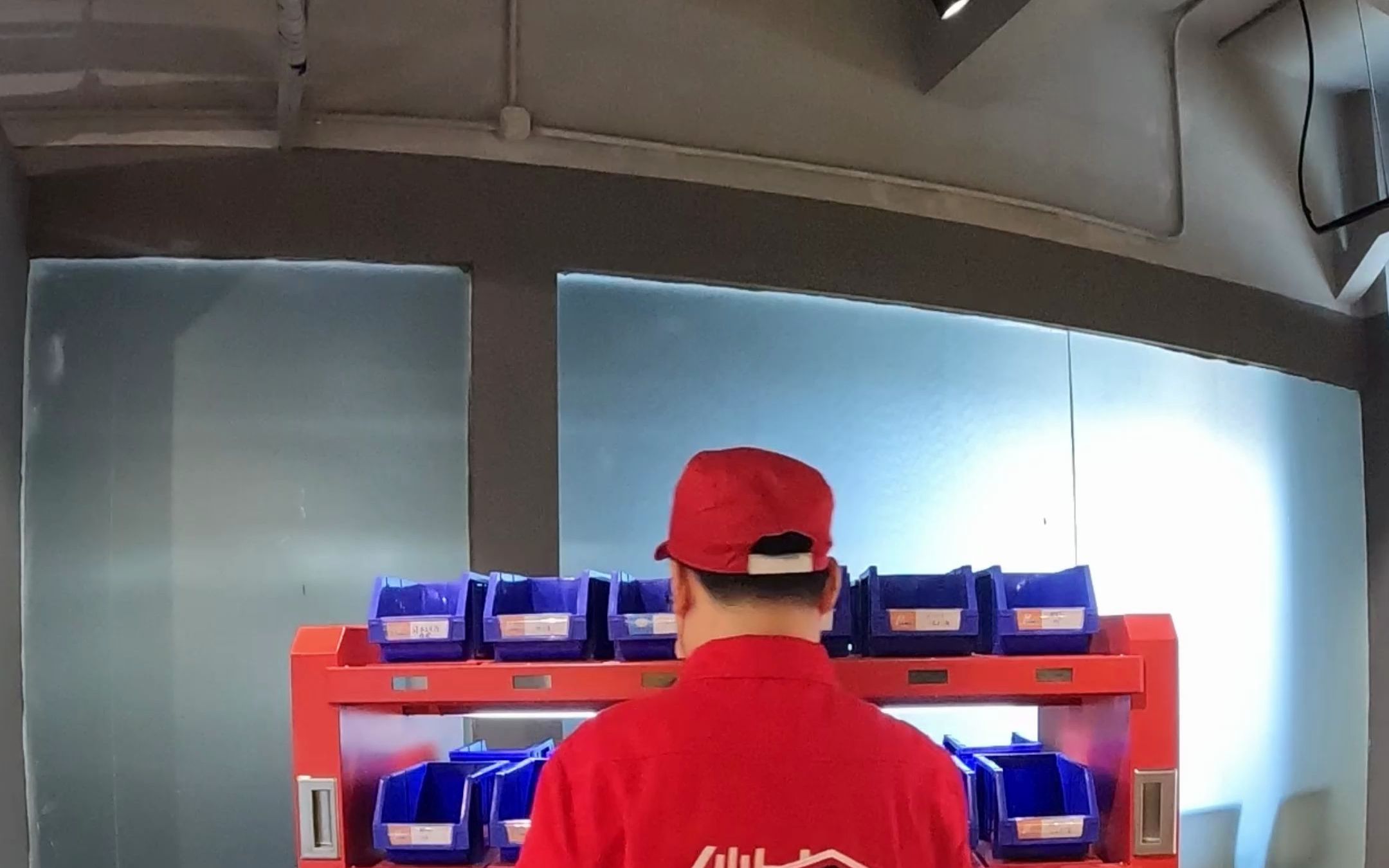 微仓智能系统,预警功能可以向相关部门人员发送通知,自动生成补料单...