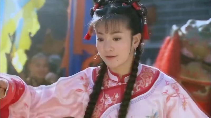 情敌相见分外眼红,小燕子大战塞娅公主,好戏开始了