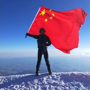 五星照中国 