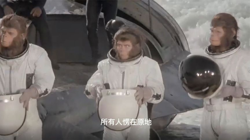 消失两年的宇宙飞船回归地球,宇航员揭开头盔,居然是古老人猿?