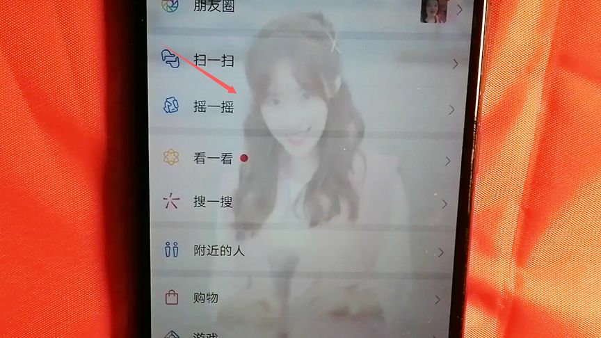教你一招,给微信设置主题,打开朋友圈有各种小美女出来给你唱歌