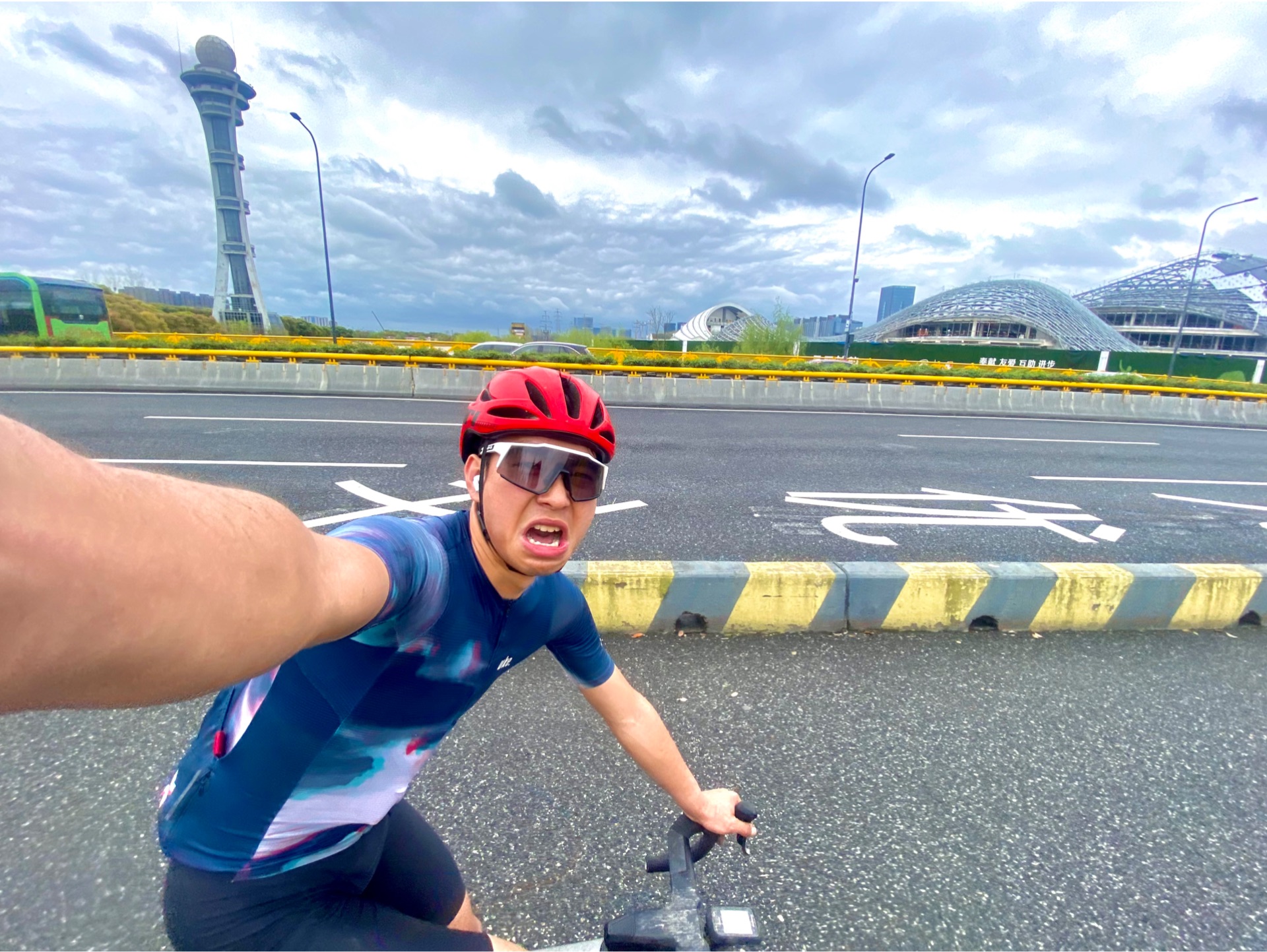 今天骑哭了,60公里费了4条胎