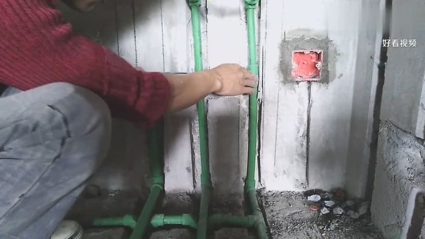 朋友们大家好 接PPR管碰到难度师傅来教你