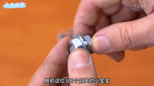 废旧钢管有啥秒用?精神小伙分享6个创意技巧,真的太实用了