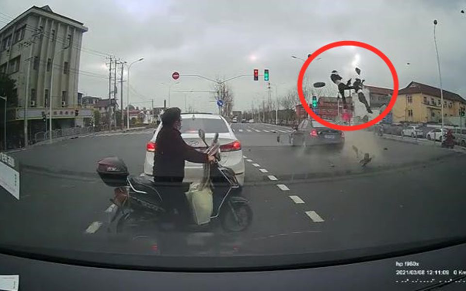 “自杀式”鬼探头交通事故警示录
