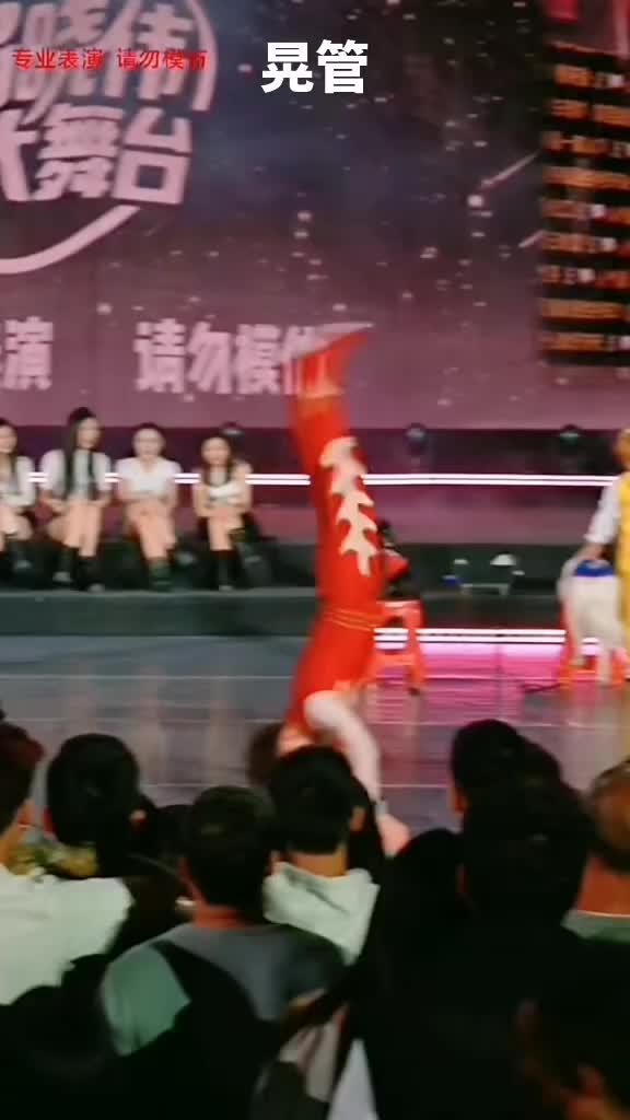 #快来围观 #危险动作请勿模仿 #高手在民间 #专业表演请勿模仿