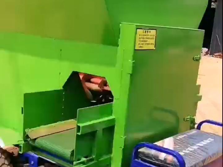 电动自走式撒料车#小型三轮投料车#自动抛料车