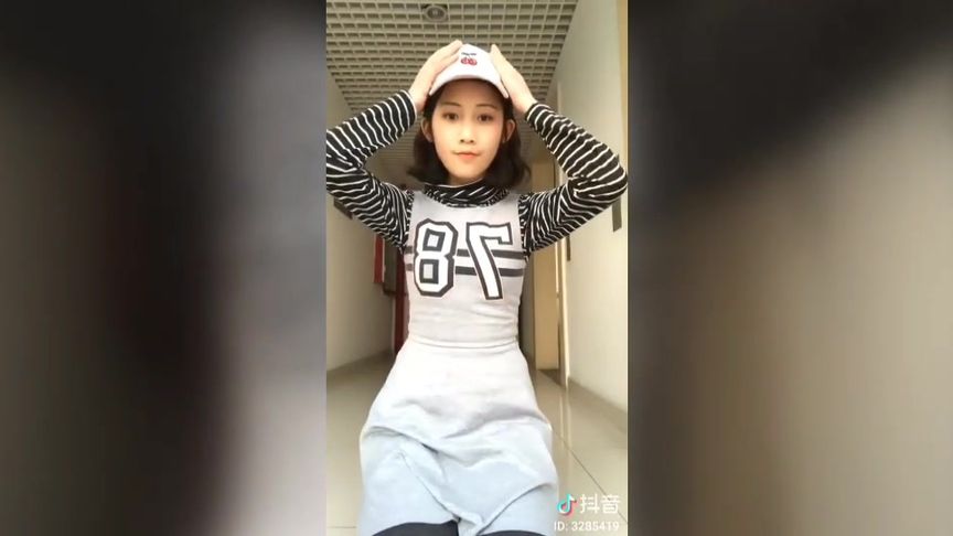 这跳舞的妹子是谁,上演《电脑死机之歌》