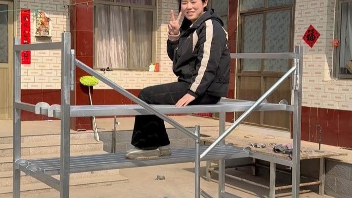 ...就做了一个既可以折叠又可以移动的脚手架,家用和工地施工都非常方便