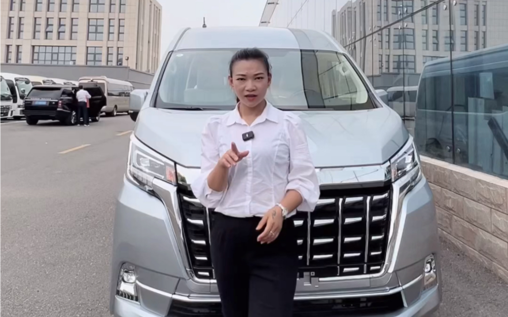 进口2022款丰田海狮9座蓝牌商务车,3.5大排量5米9的车身#丰田海狮