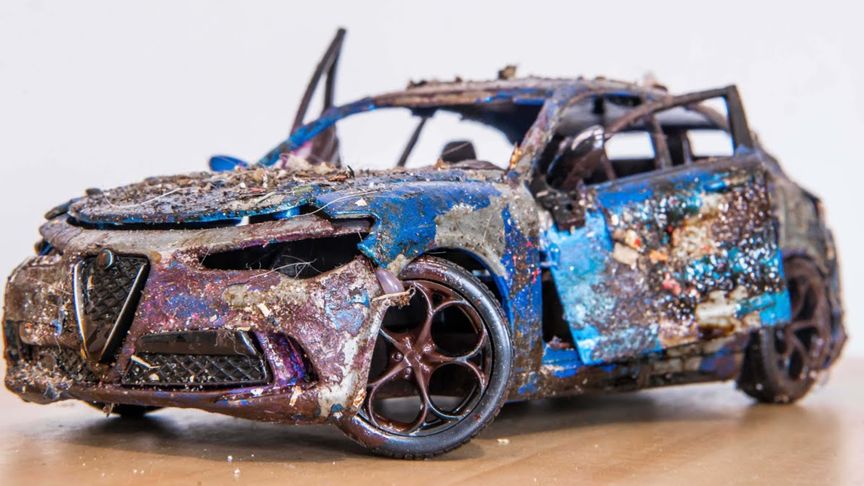 修复废弃模型车阿尔法罗密欧,除油污喷漆改颜色,真是复杂的过程