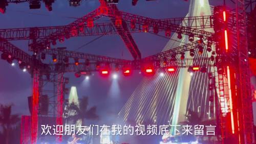 公园里进行着歌舞表演,大家知道他们唱的什么歌?大哥拍给大家看