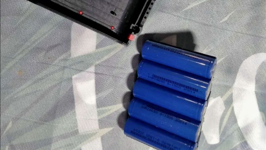 36V锂电钻的电池,拆解测量实际电压
