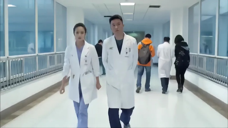 三名医生全力抢救产妇十五分钟,产妇还是死亡,白衣天使加油
