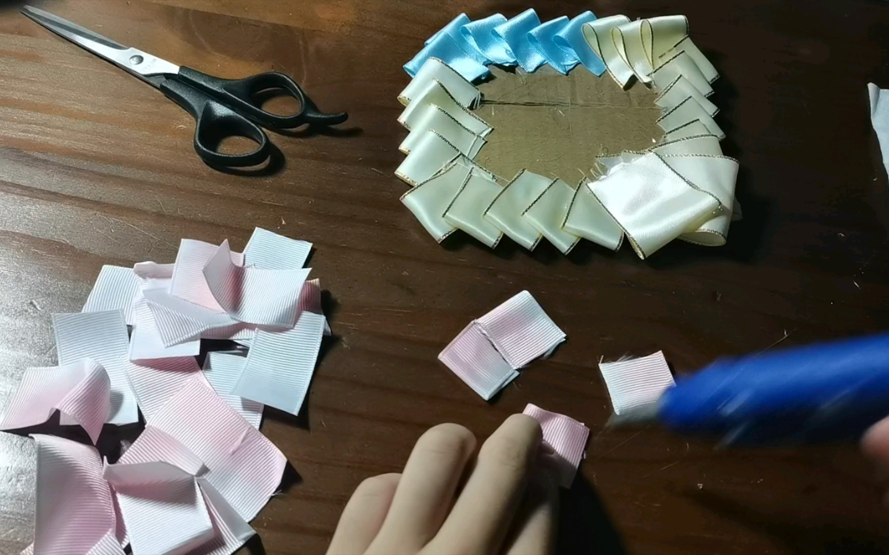 做个长得很像纸片托的方形吧唧托