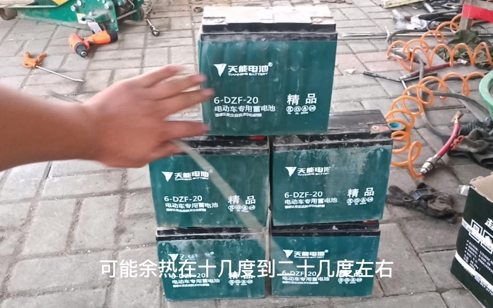 加快电动车电瓶老化的真正原因你知道吗?好多人都犯,难怪不耐用