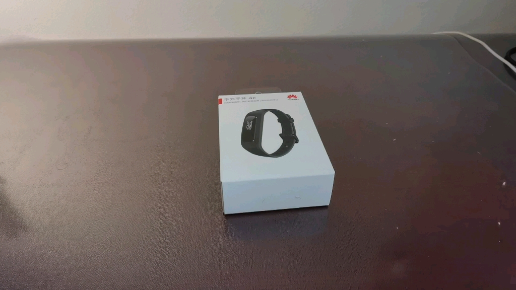 华为手环4e活力版开箱—能戴在脚上的手环