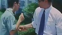 好色教导主任检查学生,拿着尺子量女学生裙子,连穿的内衣都要管