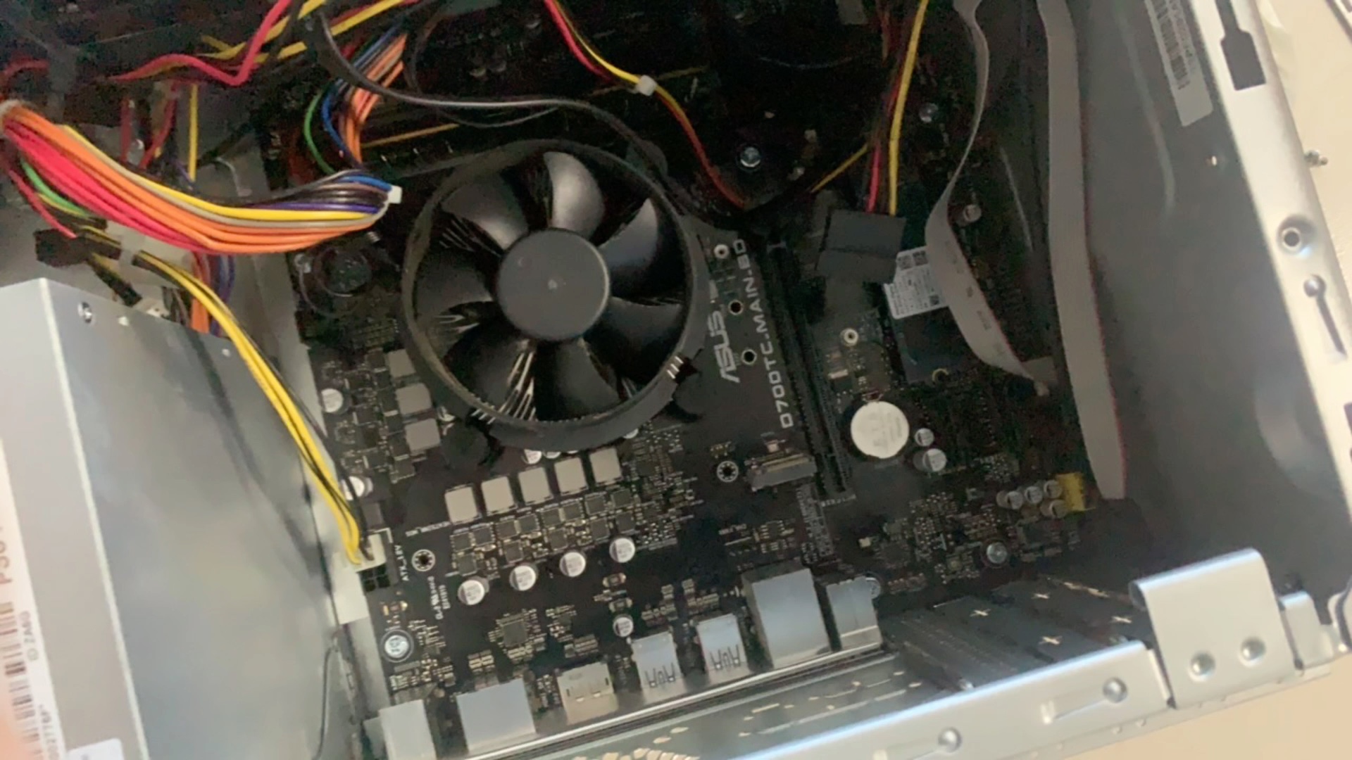 电脑开机卡在ami界面了怎么办?我是这样解决的