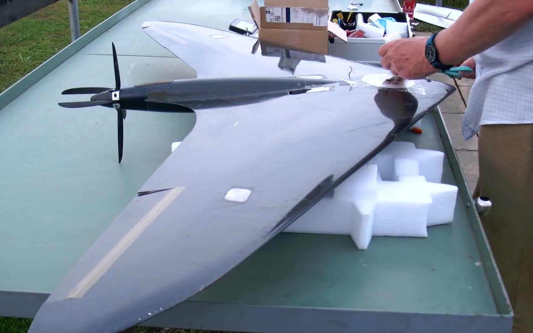 时速360的电动模型飞机,酷炫拽!