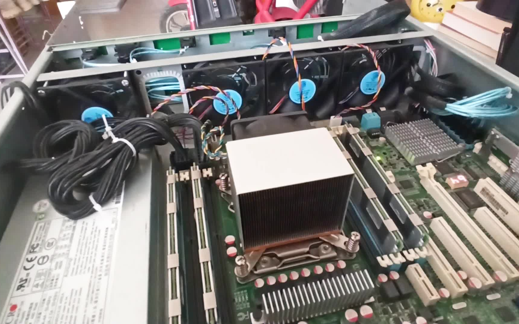 更换服务器风扇为调速风扇,放弃工业扇