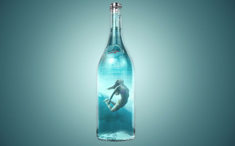 PS美女玻璃瓶中游泳创意合成