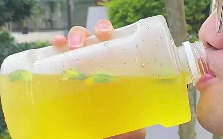 挖到宝了!好喝还米白的青桔柠檬百香果茶