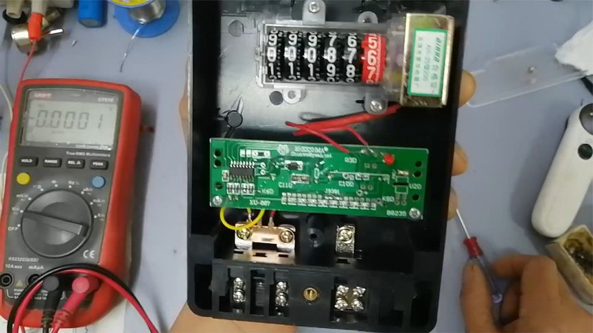 你知道电子式电能表的工作原理吗,拆开一看你就懂了