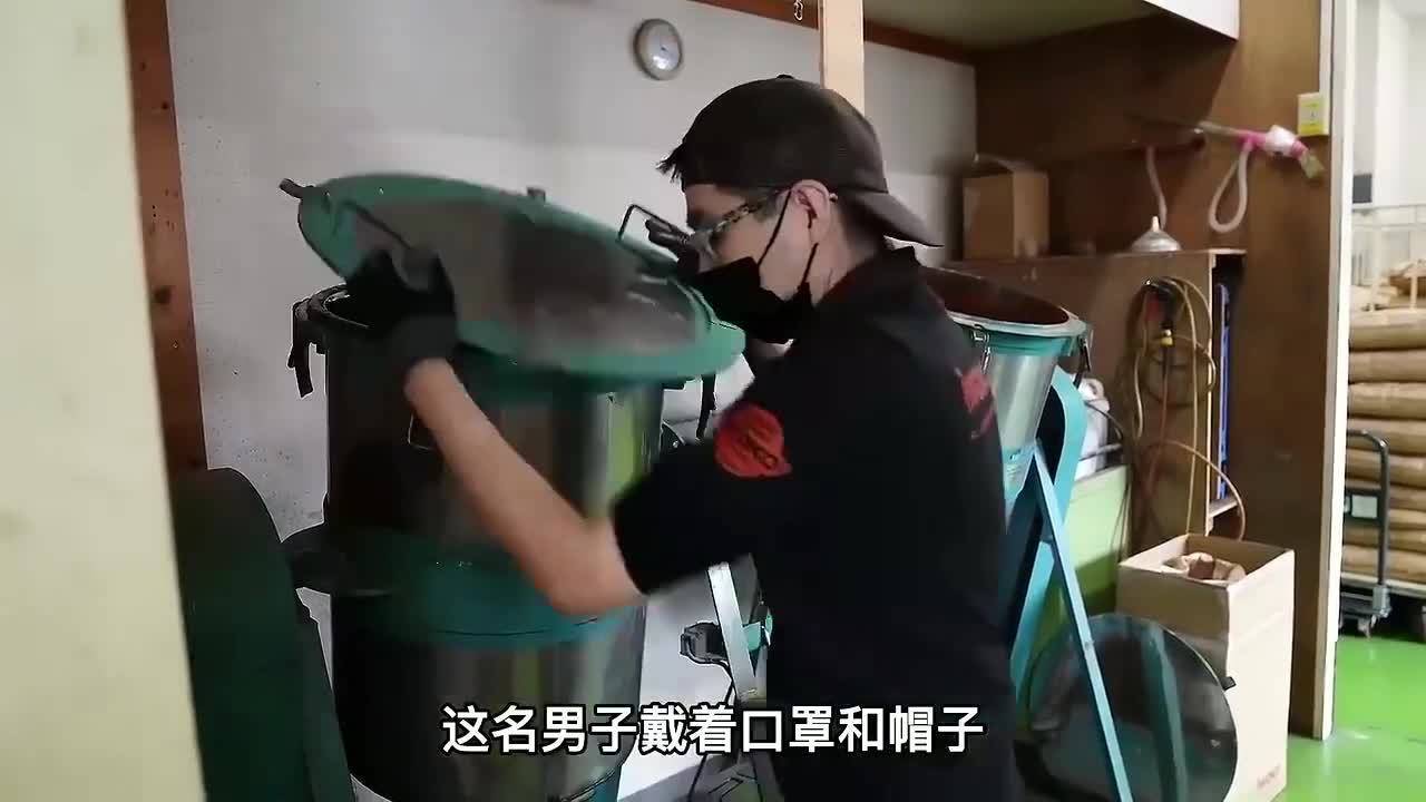 橡皮擦是怎么制造的?搅拌粉末再塑型,制作过程超复杂!