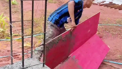 关模板可是个技术活,稍不注意就容易爆模,所以七舅亲自操作