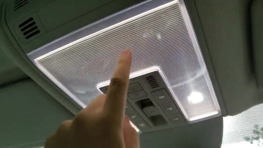 抢鲜看:大众新迈腾内饰灯的设计,效果像飞机长条灯,高亮度细纹