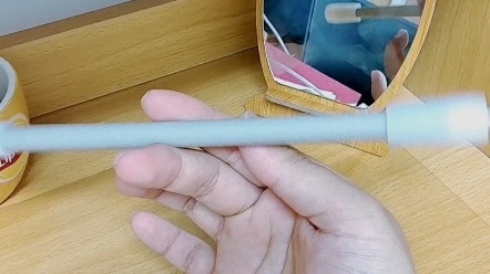 简单的三指无限连转笔,闲着可以学着看看,用普通的笔就可以转。